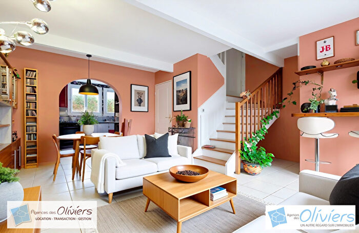 Maison à vendre - Voisins-le-Bretonneux - 6 pièces - 5 chambres