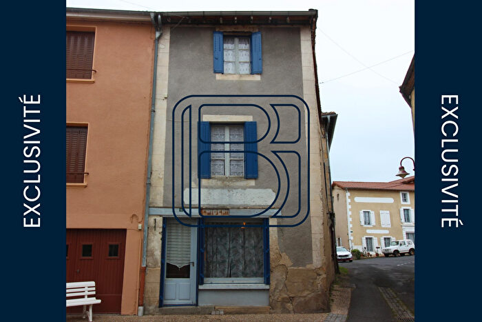 Saint-Amant-Roche-Savine : Maison 4 pièces à vendre