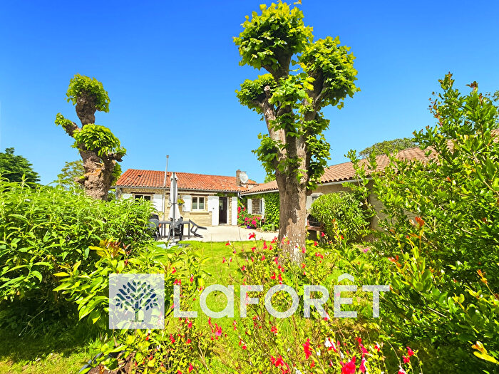 Maison 5 pièces à Virollet, à vendre