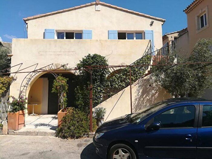 Appartement 5 pièces à Aureille, à louer
