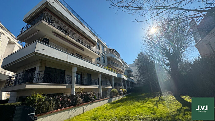 Appartement à vendre - Enghien-les-Bains - 5 pièces - 3 chambres