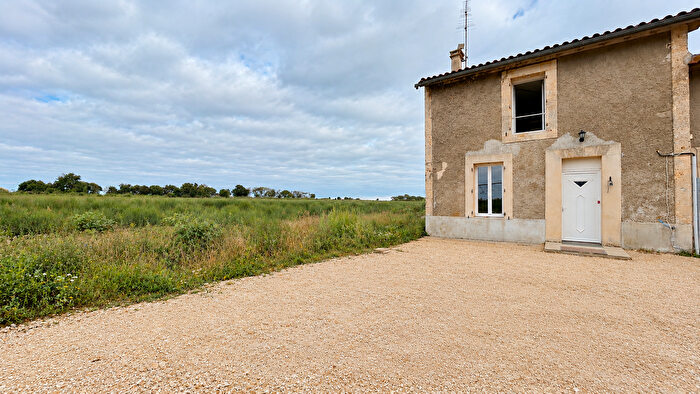 Saint-Genès-de-Blaye : Maison 3 pièces à louer