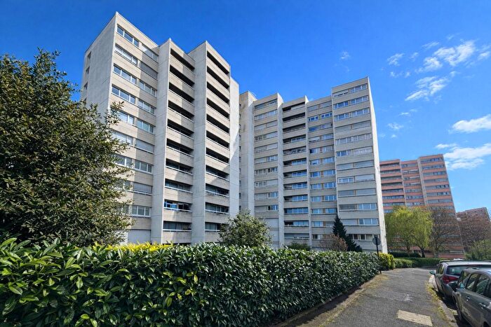 Appartement à vendre - Chelles, Centre-ville, Gare, Abbesses - 4 pièces - 3 chambres