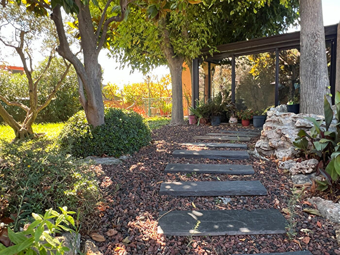 Maison à vendre - Marseille e , Château-Gombert - 6 pièces - 4 chambres