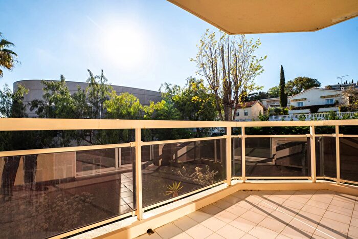 Appartement 1 pièce à Nice, Caucade, à vendre