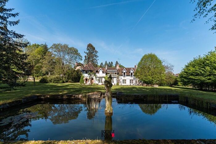Maison à vendre - Bois-le-Roi - 10 pièces - 7 chambres