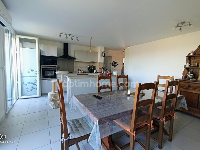 Appartement à vendre - Pertuis, Centre-ville, Fours à Chaux, Claret - 4 pièces - 3 chambres