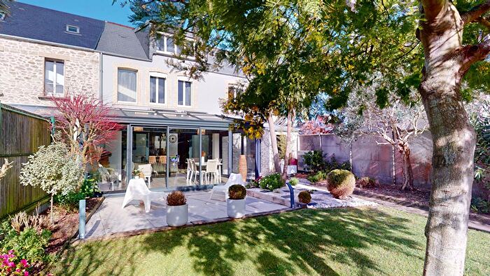 Maison à vendre - Équeurdreville-Hainneville, Centre-ville - 8 pièces - 5 chambres