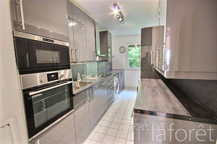 Appartement à louer - Carnot Gambetta, Suresnes - 4 pièces - 3 chambres