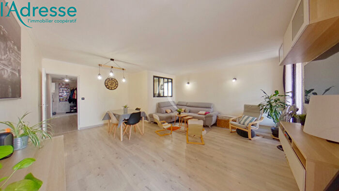 Appartement à vendre - Champs-sur-Marne, Le Luzard, Picasso - 3 pièces - 2 chambres