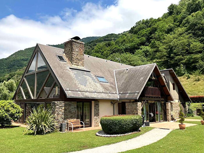 Maison à vendre - Juzet-de-Luchon - 8 pièces - 6 chambres