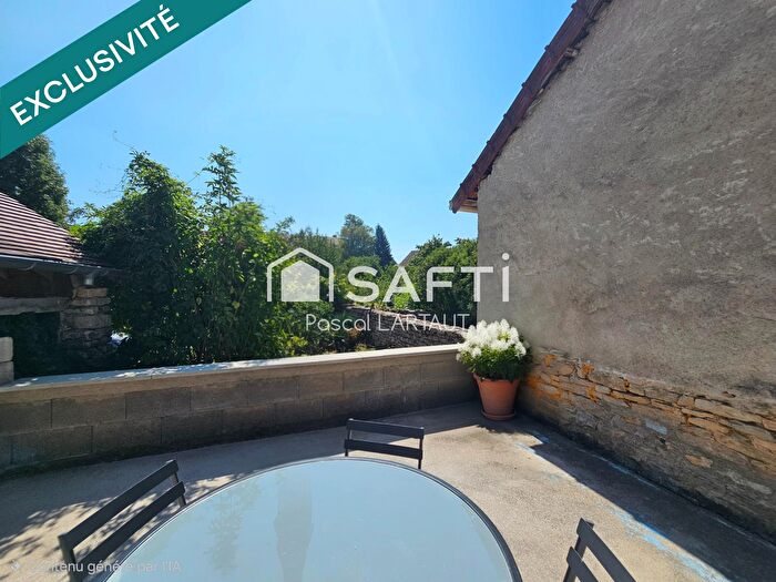 Maison 7 pièces à Château-Chalon, à vendre