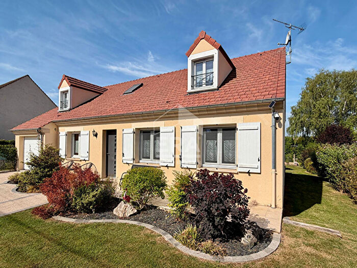 Nemours, Centre-ville : Maison 7 pièces à vendre