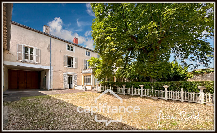 Neuville-de-Poitou : Maison 11 pièces à vendre