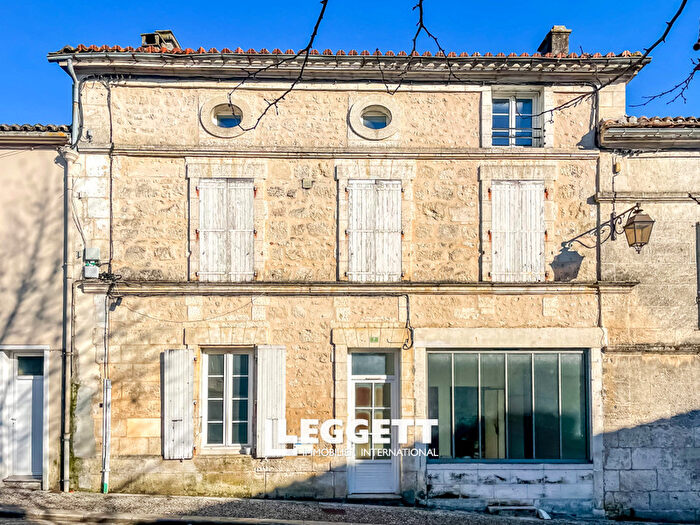 Maison à vendre - Villebois-Lavalette - 8 pièces - 5 chambres