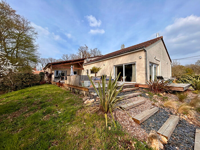 Maison 8 pièces à Vouneuil-sous-Biard, à vendre