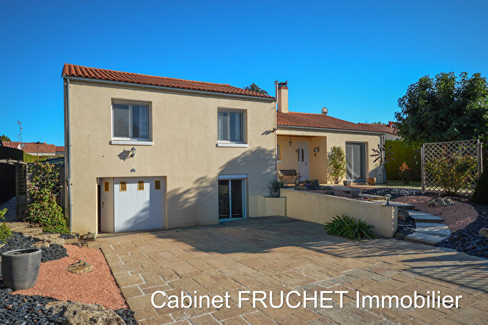 Saint-Maurice-le-Girard : Maison 5 pièces à vendre