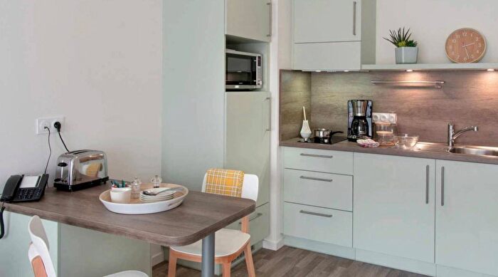 Appartement à louer - Cheminots-Acacias-Faubourg de Lille, Valenciennes - 1 pièce