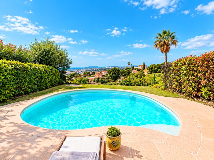Maison 4 pièces à louer - Cagnes-sur-Mer, Le Val Fleuri