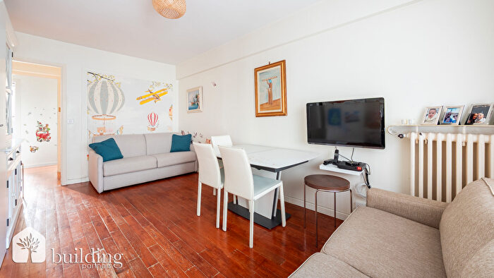 Appartement à vendre - Paris e , Passy, Maison de la Radio, Muette-Sud - 2 pièces - 1 chambre