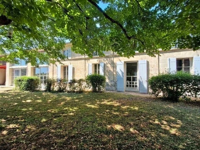 Maison 11 pièces à vendre - Saint-Christoly-de-Blaye