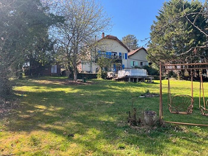 Maison à vendre - Abjat-sur-Bandiat - 6 pièces - 4 chambres