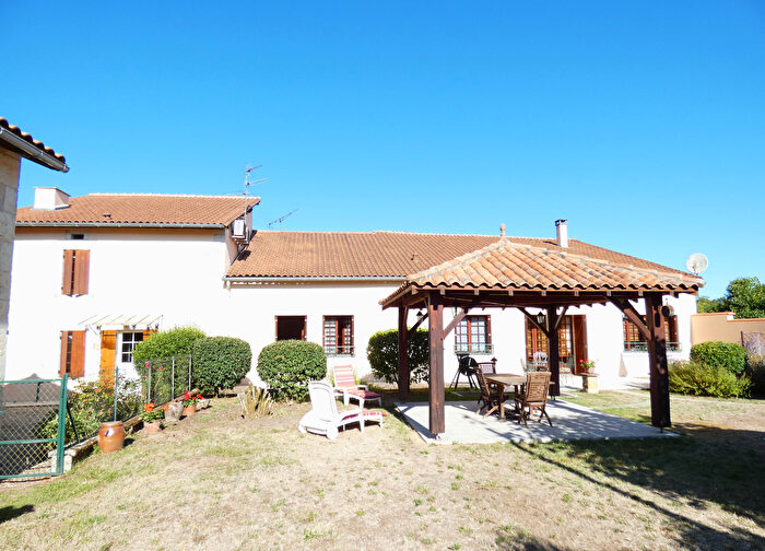 Maison à vendre - Saint-Antoine-Cumond - 7 pièces - 4 chambres