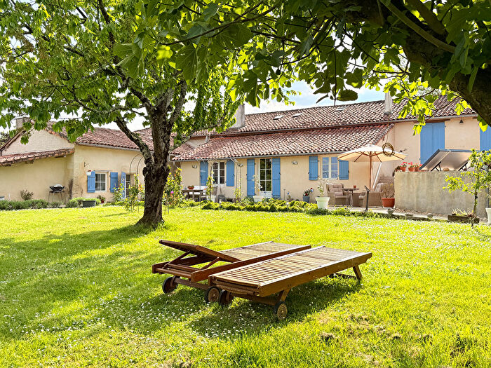 Maison 8 pièces à vendre à Aubeterre-sur-Dronne