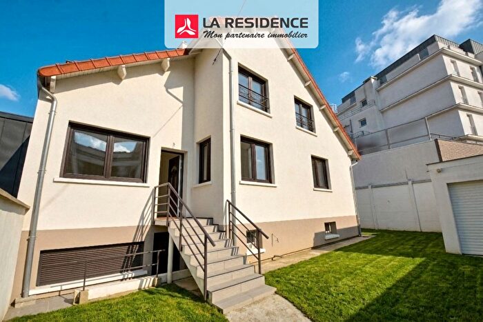 Maison à vendre - Châtillon, Roissys, Béranger - 8 pièces - 5 chambres