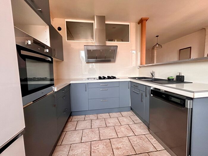 Appartement à vendre - Neuilly-en-Thelle - 2 pièces - 1 chambre