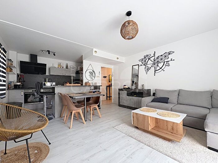 Appartement à vendre - Miribel - 3 pièces - 2 chambres