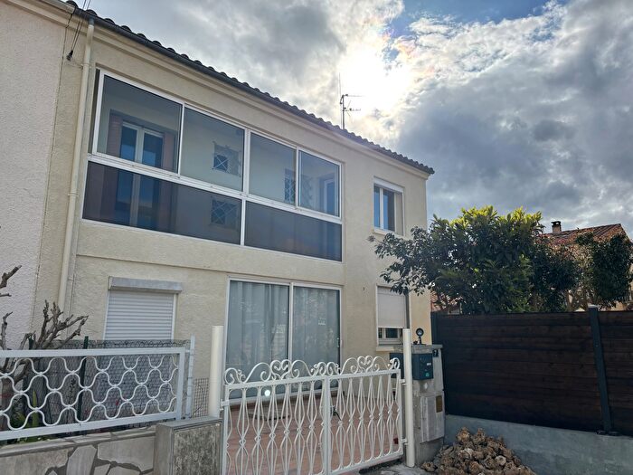 Maison à louer - Cuxac-dAude - 5 pièces - 4 chambres