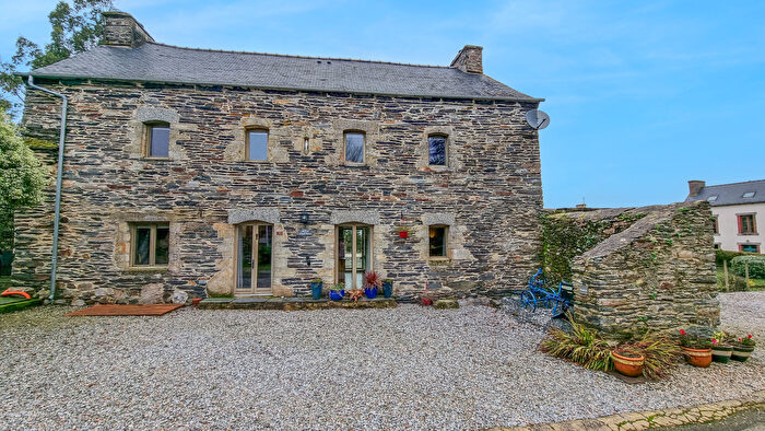 Maison à vendre - Merléac - 11 pièces - 4 chambres