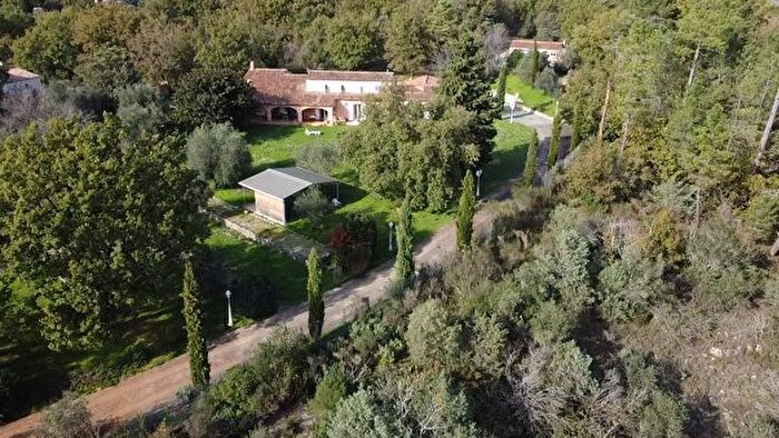 Maison à vendre - Saint-Cézaire-sur-Siagne - 7 pièces - 6 chambres