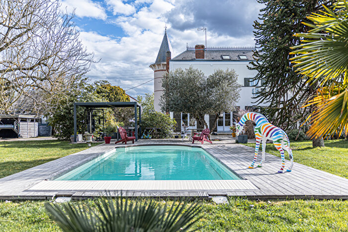 Maison à vendre - Saint-Pryvé-Saint-Mesmin - 6 pièces - 4 chambres