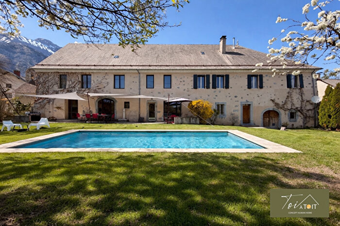 Le Noyer : Maison 9 pièces à vendre