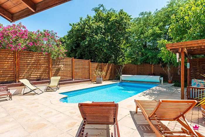 Maison à vendre - Chassieu - 8 pièces - 6 chambres