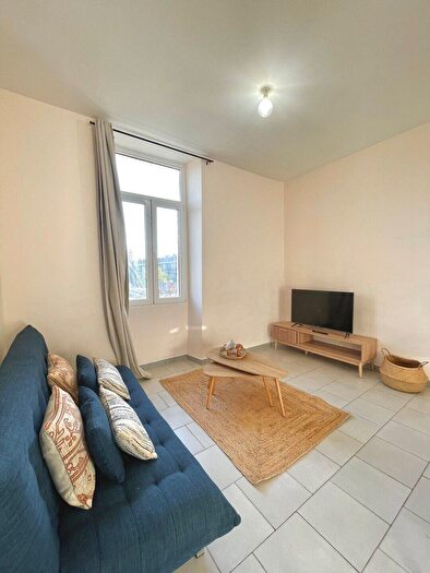 Appartement à louer - Arènes, Nîmes - 1 pièce