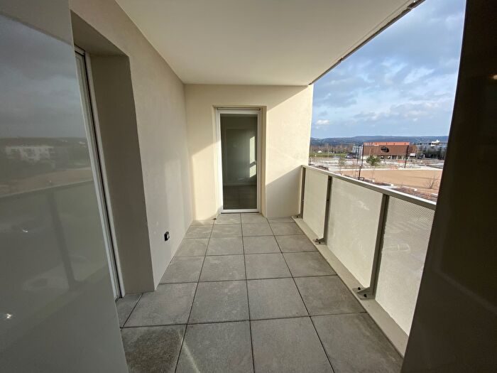 Appartement à louer - LIsle-dAbeau, Chardonnerets, Louis Pergaud - 3 pièces - 2 chambres