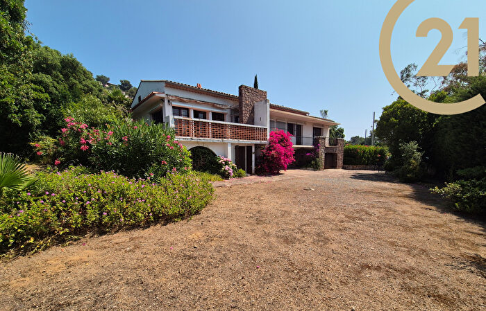 Maison 7 pièces à vendre à Roquebrune-sur-Argens