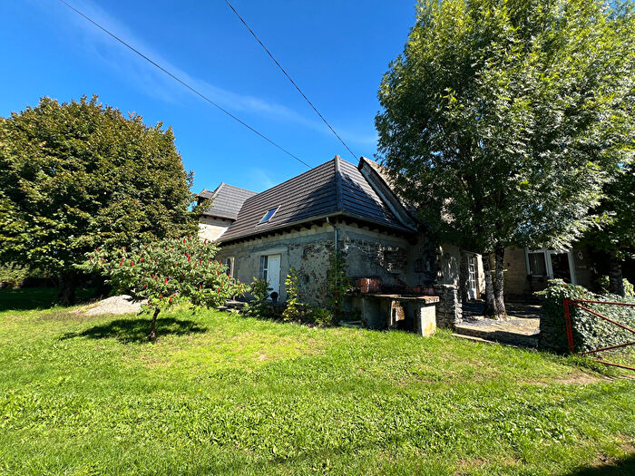 Maison à vendre - Saint-Santin-Cantalès - 6 pièces - 4 chambres