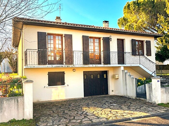 Maison à vendre - Ruffec - 6 pièces - 3 chambres