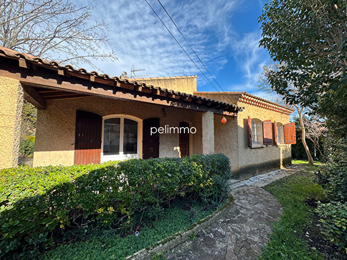 Maison à louer - Pélissanne - 4 pièces - 3 chambres