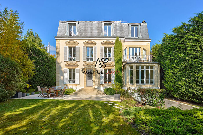 Maison 9 pièces à Le Vésinet, Coeur de Ville, à vendre