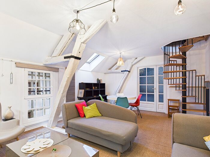 Appartement à louer - Troyes, Cathédrale - 4 pièces - 2 chambres