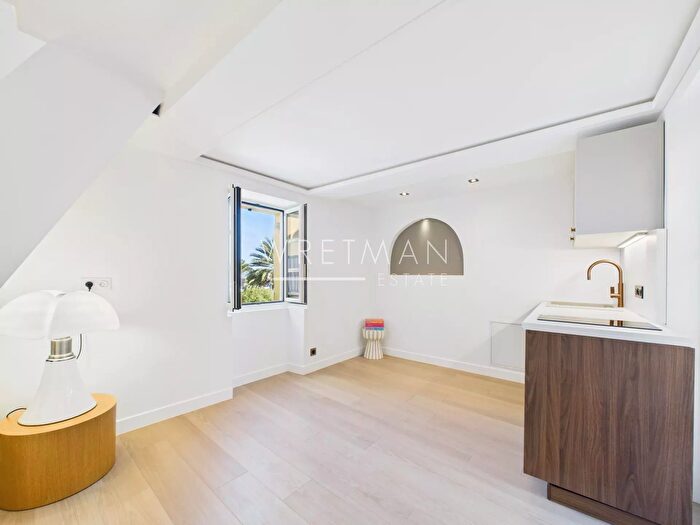 Appartement à vendre - Menton, Hôtel de Ville, Vieille Ville, Musée, Madone, Carnolès - 2 pièces - 1 chambre