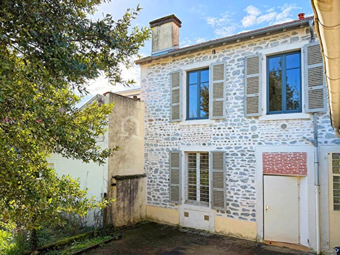 Maison à vendre - Pau, Dufau, Tourasse - 8 pièces - 5 chambres