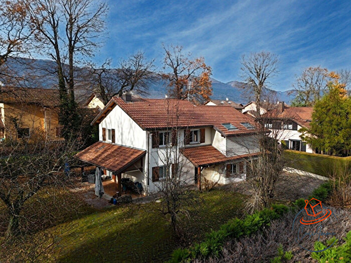 Maison à vendre - Saint-Genis-Pouilly - 6 pièces - 5 chambres