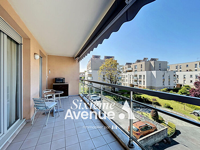 Appartement à vendre - Décines-Charpieu, Centre-ville - 3 pièces - 2 chambres
