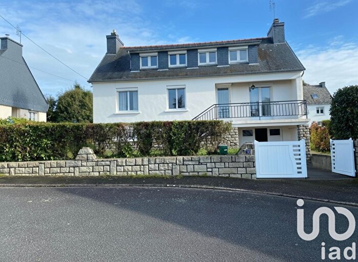 Maison à vendre - Callac - 6 pièces - 5 chambres